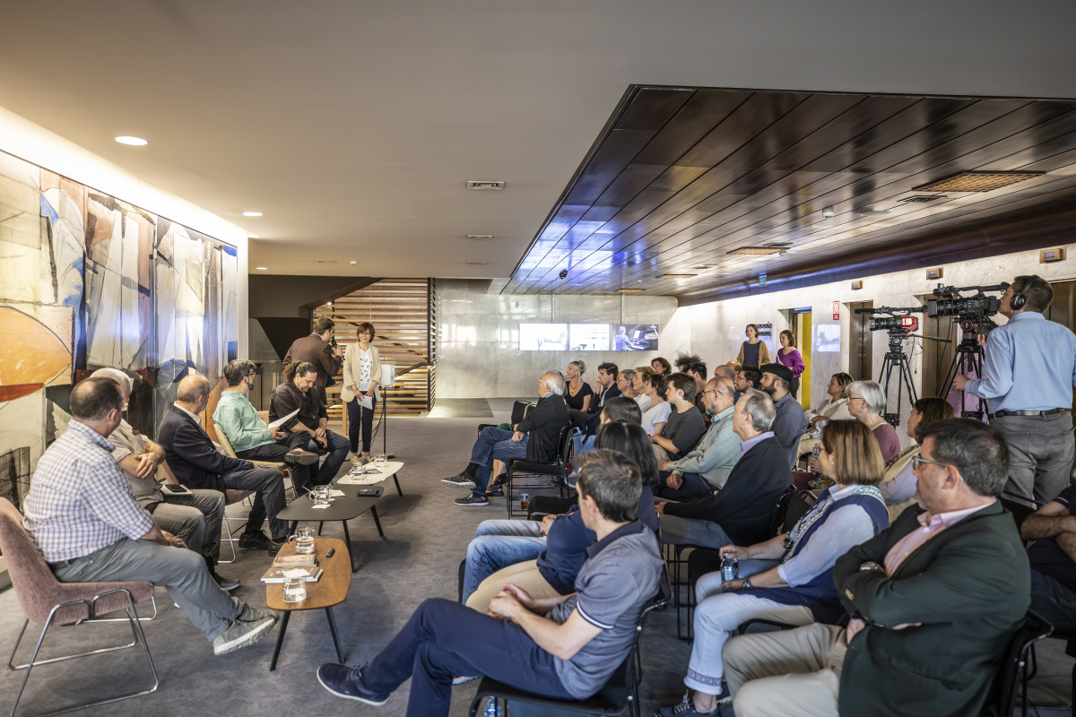 "El arte del asombro". Presentación del nuevo número de Maese Coral ...