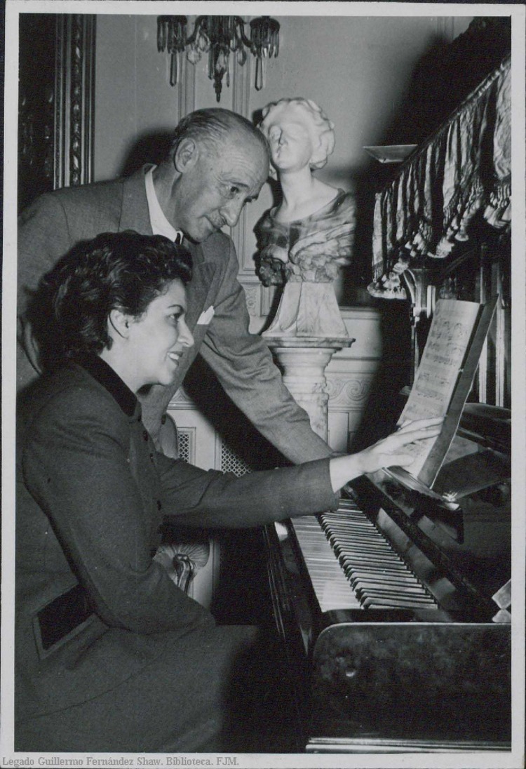 Fotografía de Guillermo Fernández-Shaw con Maruja Pacheco. - La saga ...