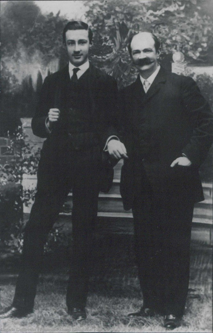 Fotografía de Guillermo Fernández-Shaw con su padre, Carlos Fernández ...